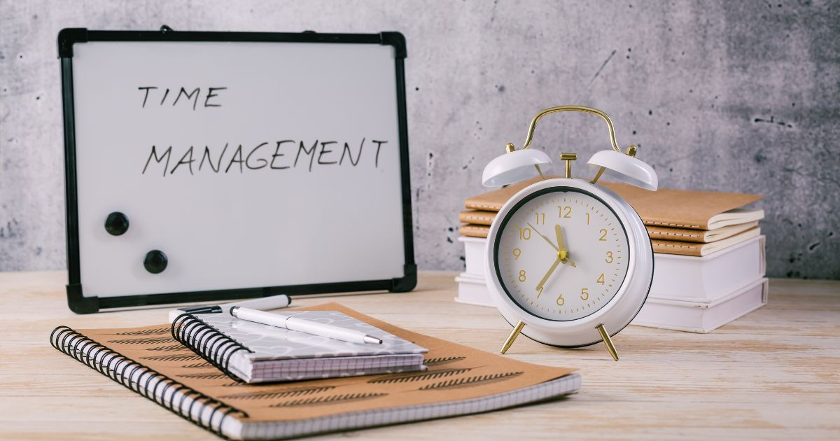 How to Balance Between Academic Coursework and Extracurricular ...